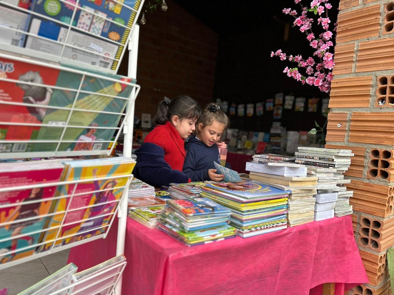 Feira do Livro movimenta Venâncio com quatro dias de literatura, cultura e arte - Gazeta Popular